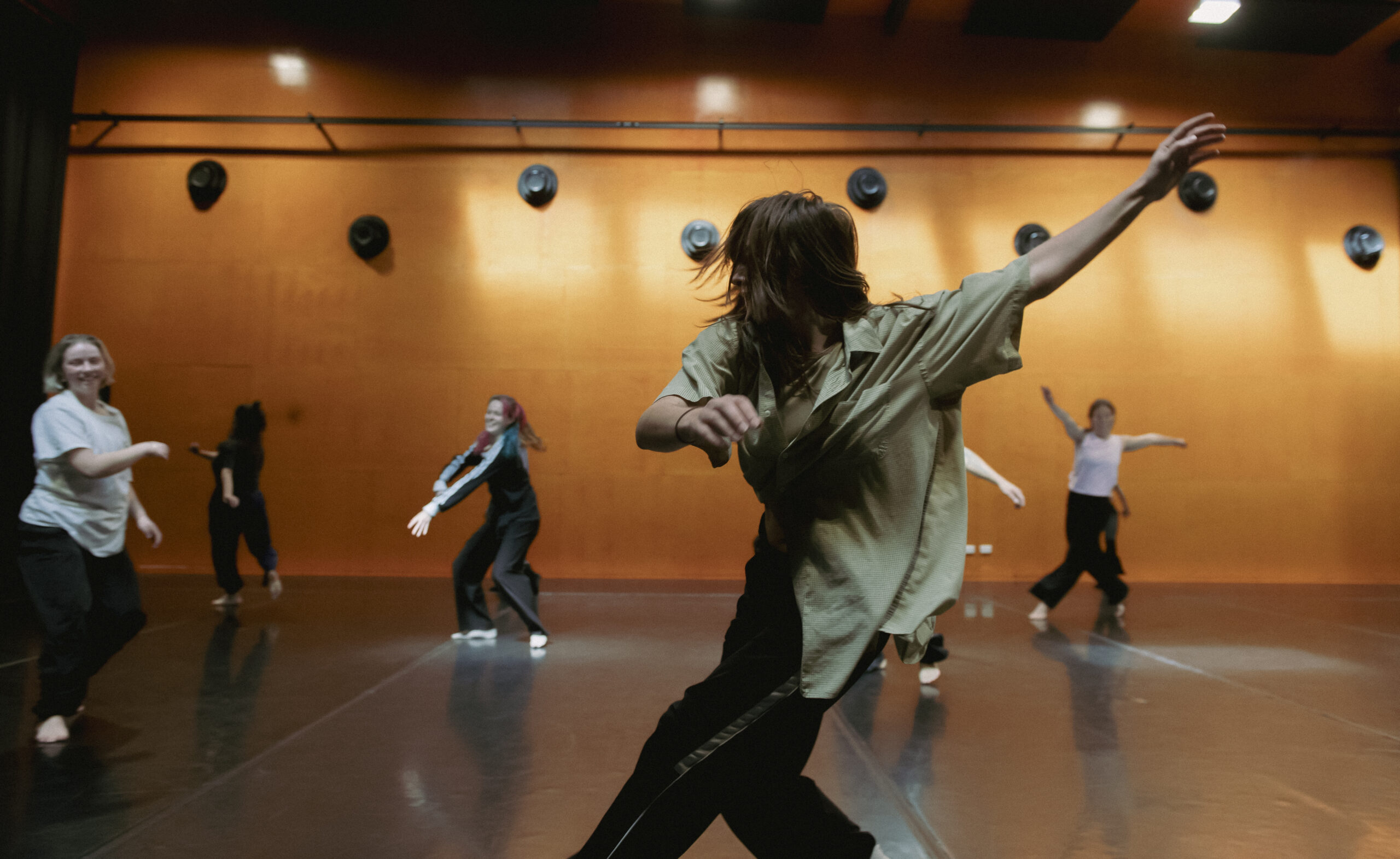Contemporary BEGINNER with Sophia van Gent » Chunky Move